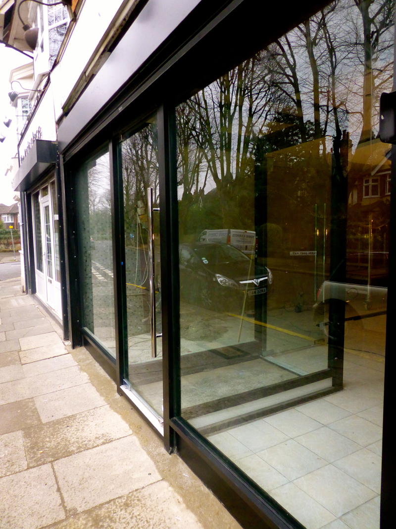 Best Aaluminium Shop Front Door London | Nationwide Shopfront